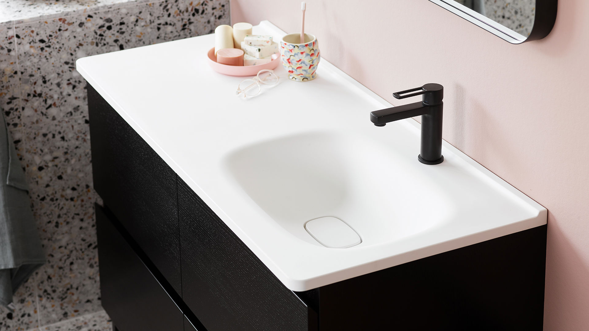 Vedum - Flow 1200 svartmålad ask